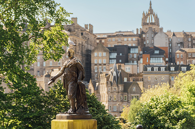 Big Bus Edinburgh Hop-on Hop-off Tour | Save 10% | Picniq