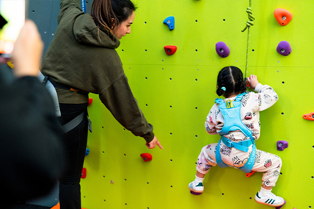 Clip ’n Climb The O2 London | Indoor Adventure | Picniq